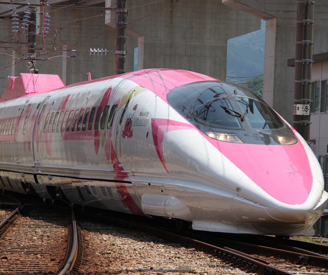 Japan Unveiles a Hello Kitty-themed Bullet Train - TettyBetty