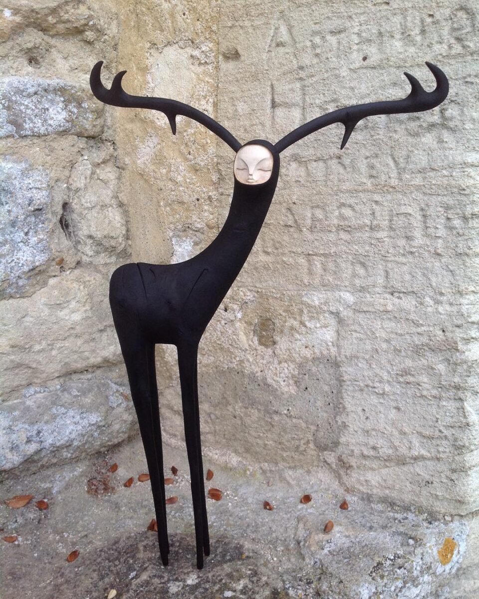 British Sculptor Carves Oak Tree Roots into Surreal Creatures - TettyBetty