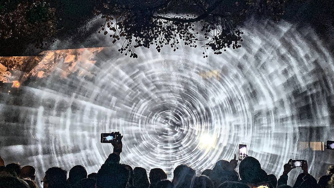 Light Installation Gives Us a Tour Around the Universe - TettyBetty