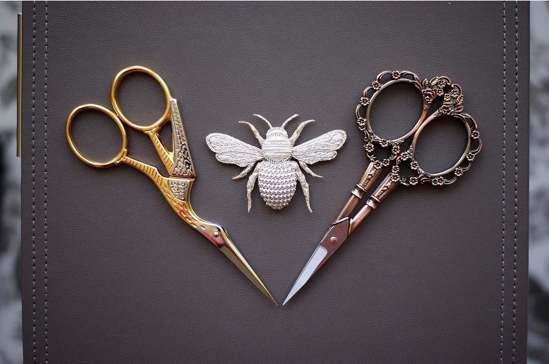 These Stunning Animal Miniatures Are Made of Colored, Metallic Threads ...