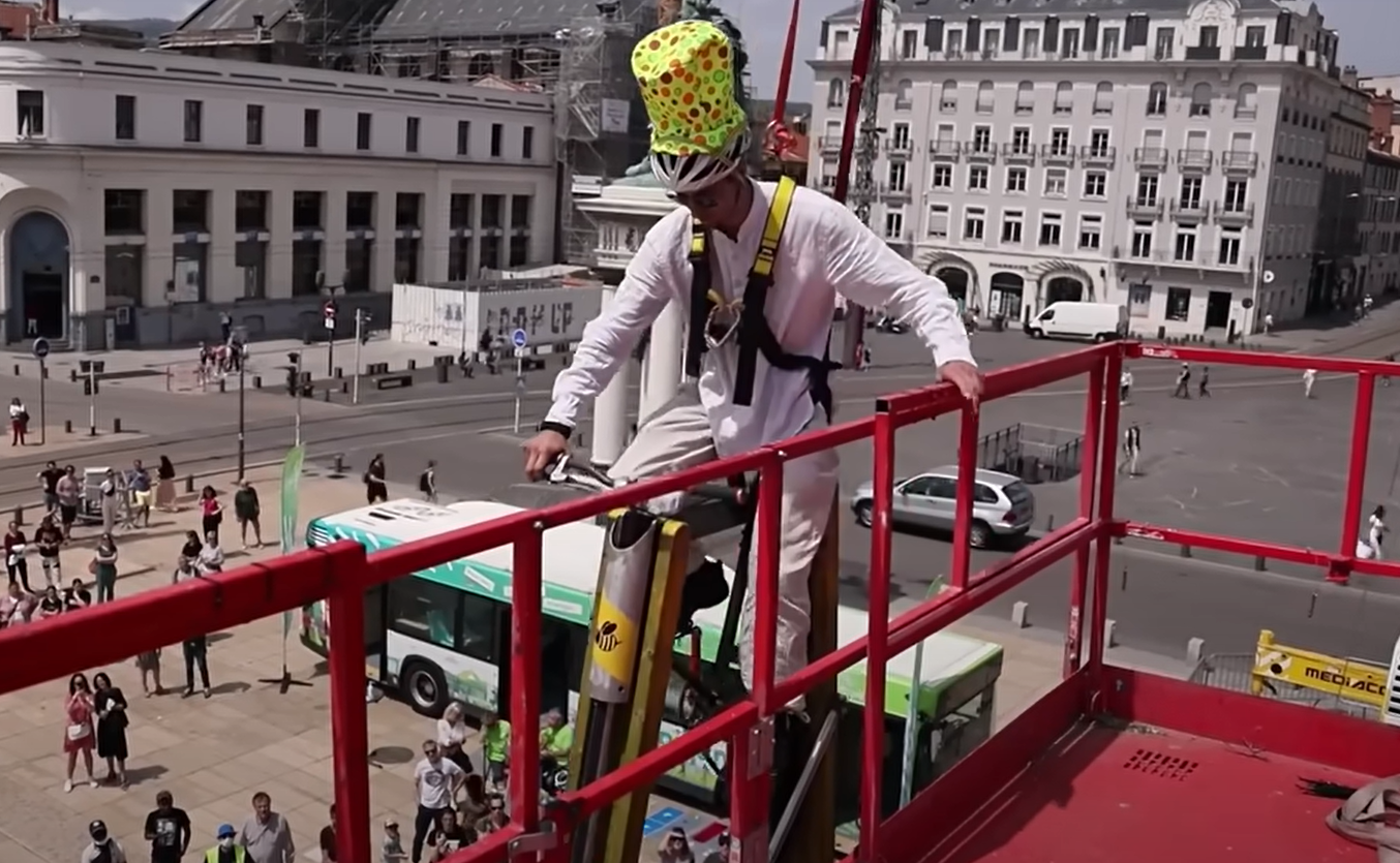 Check Out What Riding World’s Tallest Bicycle Looks Like - TettyBetty